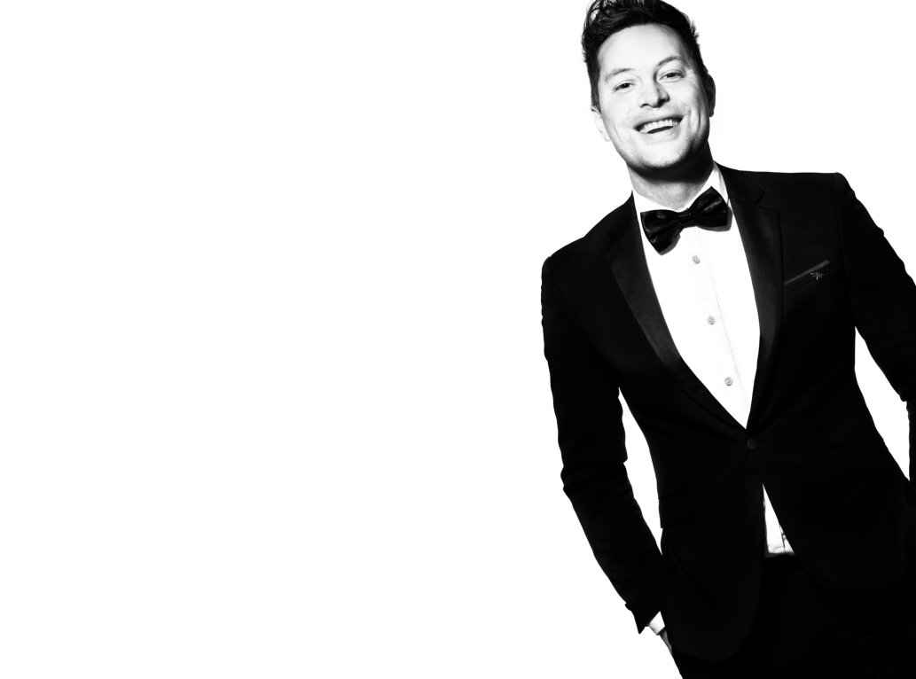 Singer Paul Pashley and his band. Available to BOOK.